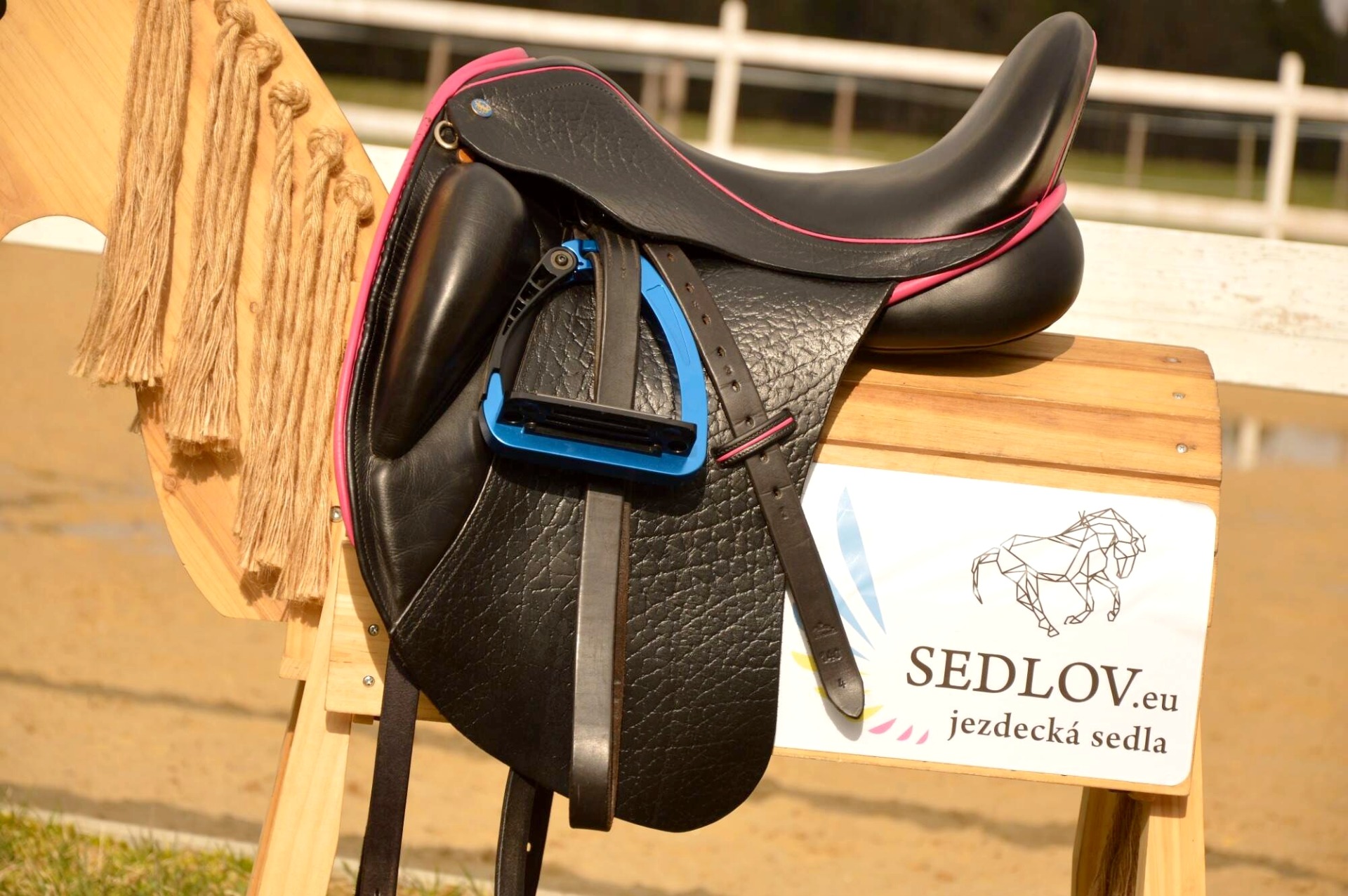 Drezurní sedlo KM Custom :: Sedlov